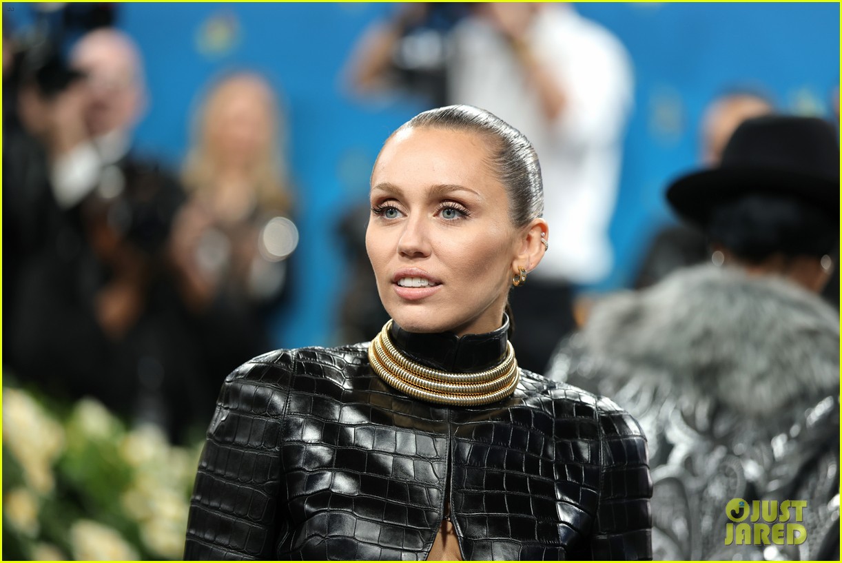 Miley Cyrus Is Tailored to Perfection in Alaïa at Met Gala 2025: Photo ...