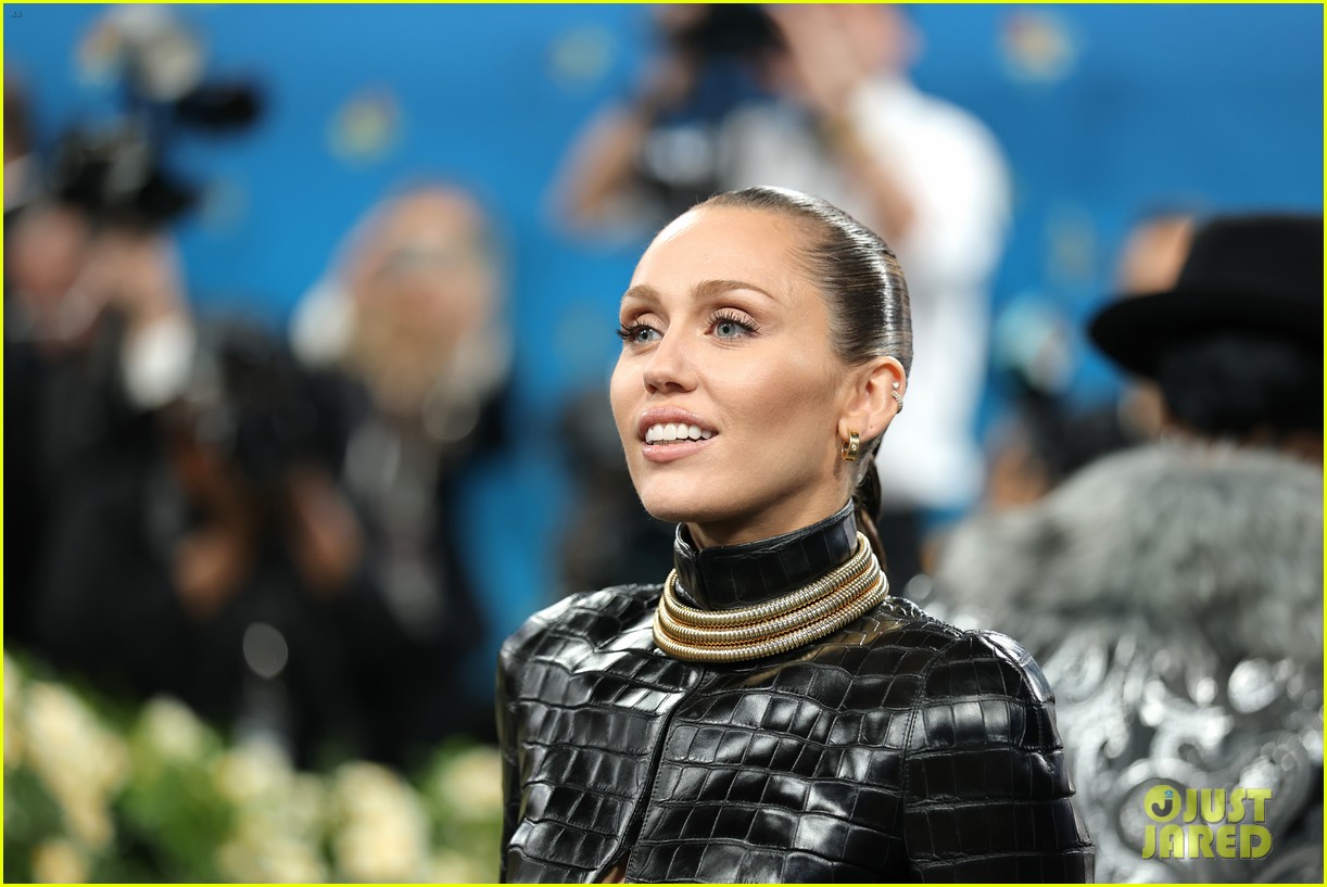 Miley Cyrus Is Tailored to Perfection in Alaïa at Met Gala 2025: Photo ...