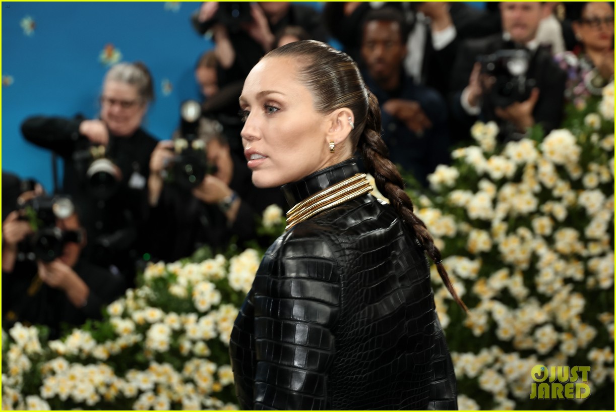 Miley Cyrus Is Tailored to Perfection in Alaïa at Met Gala 2025: Photo ...