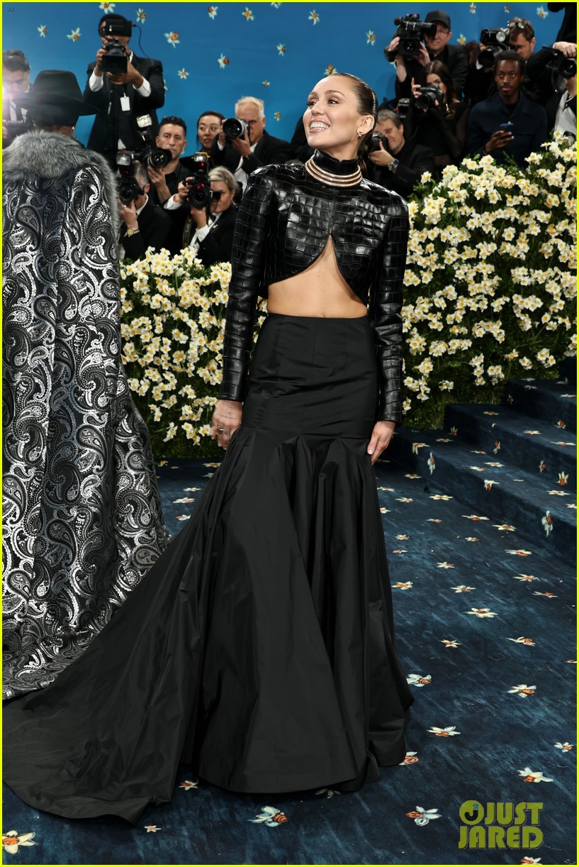 Miley Cyrus Is Tailored to Perfection in Alaïa at Met Gala 2025: Photo ...