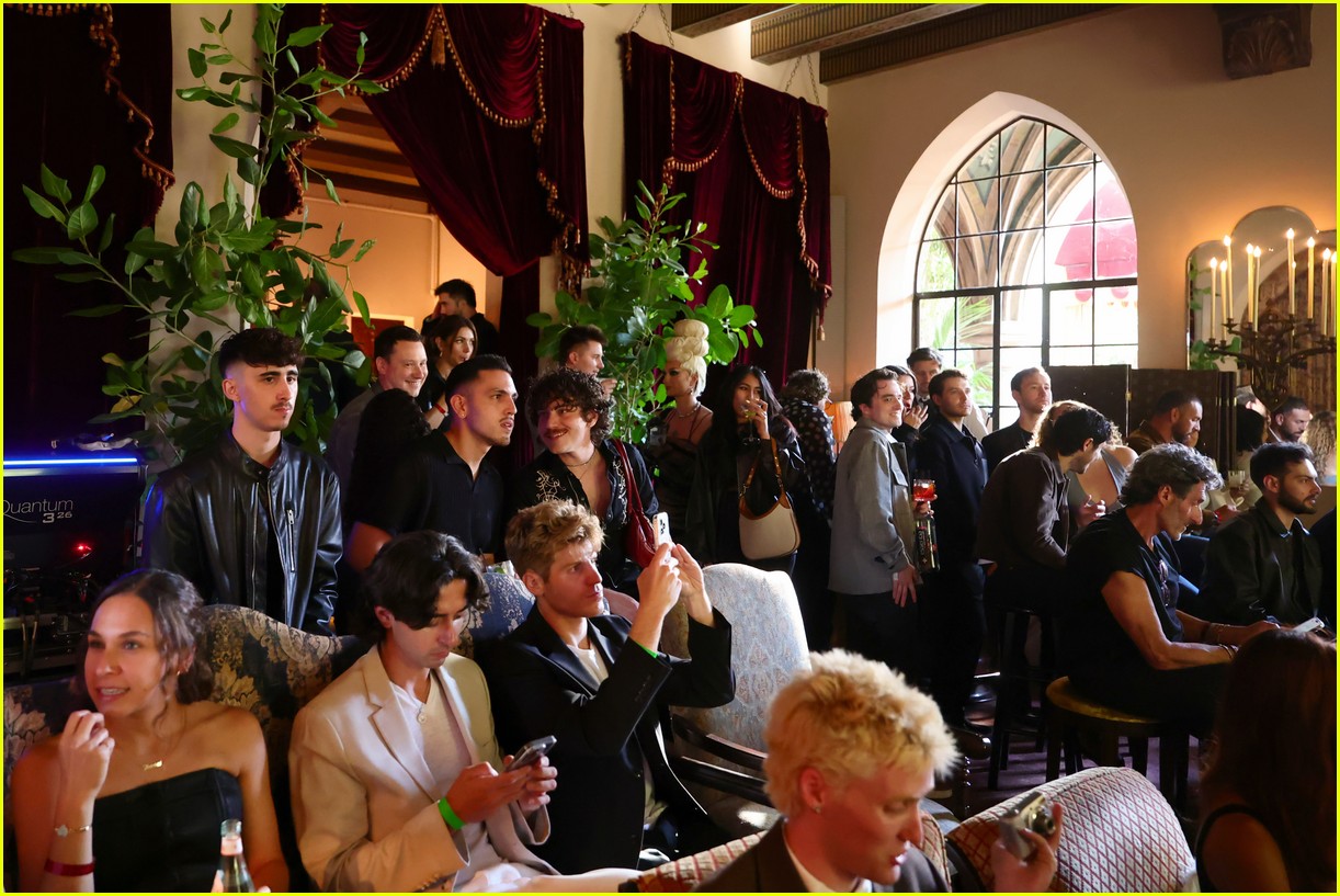 Miley Cyrus & TikTok Throw Surprise Performance for Fans at Chateau ...