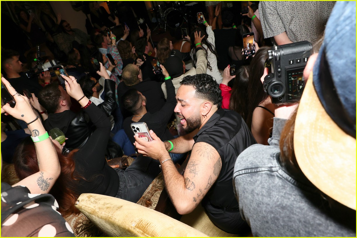 Miley Cyrus & TikTok Throw Surprise Performance for Fans at Chateau ...