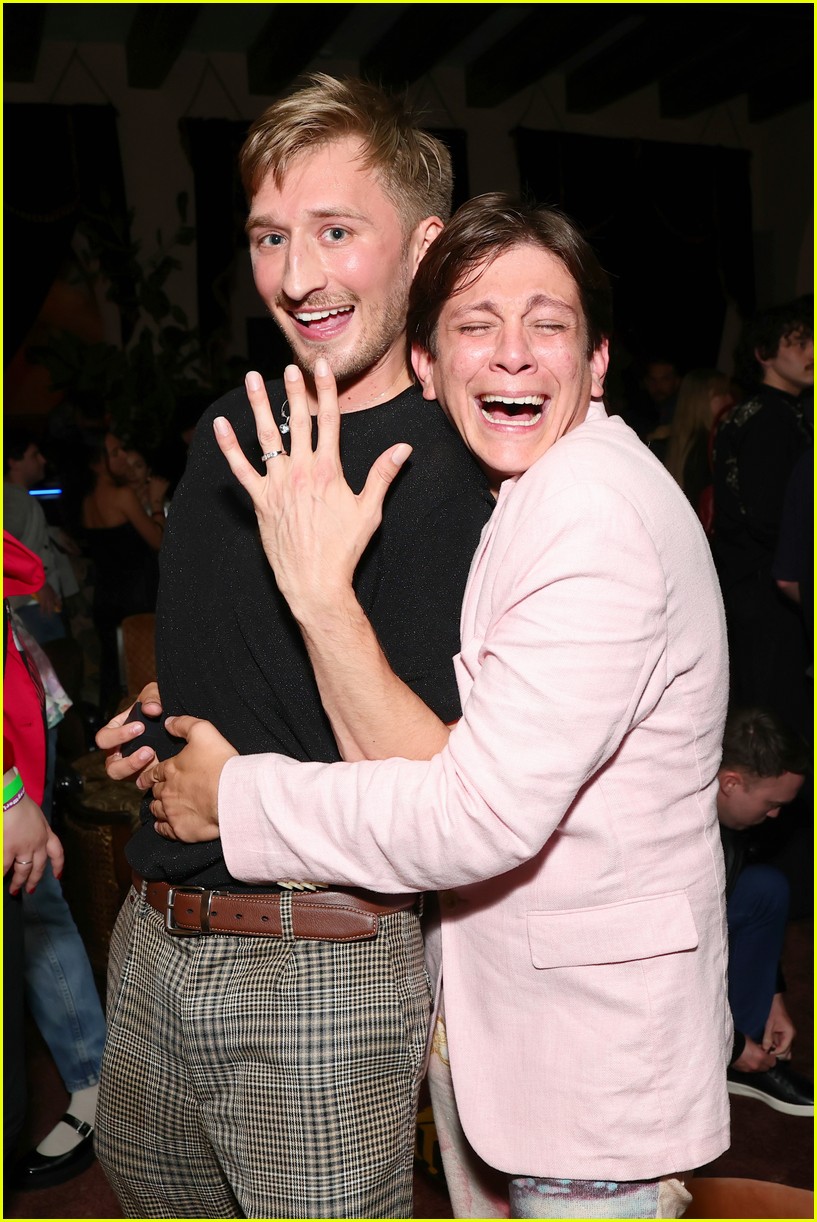 Miley Cyrus & TikTok Throw Surprise Performance for Fans at Chateau ...