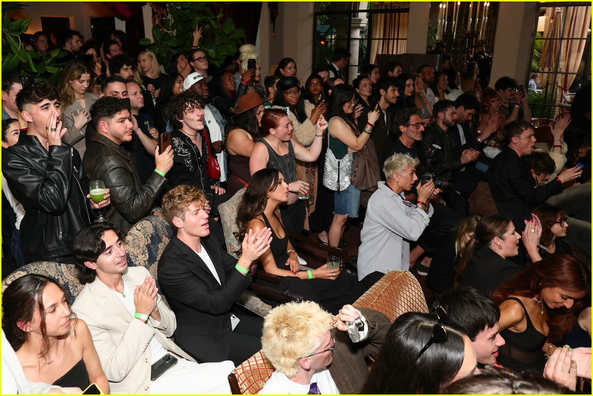 Miley Cyrus & TikTok Throw Surprise Performance for Fans at Chateau ...