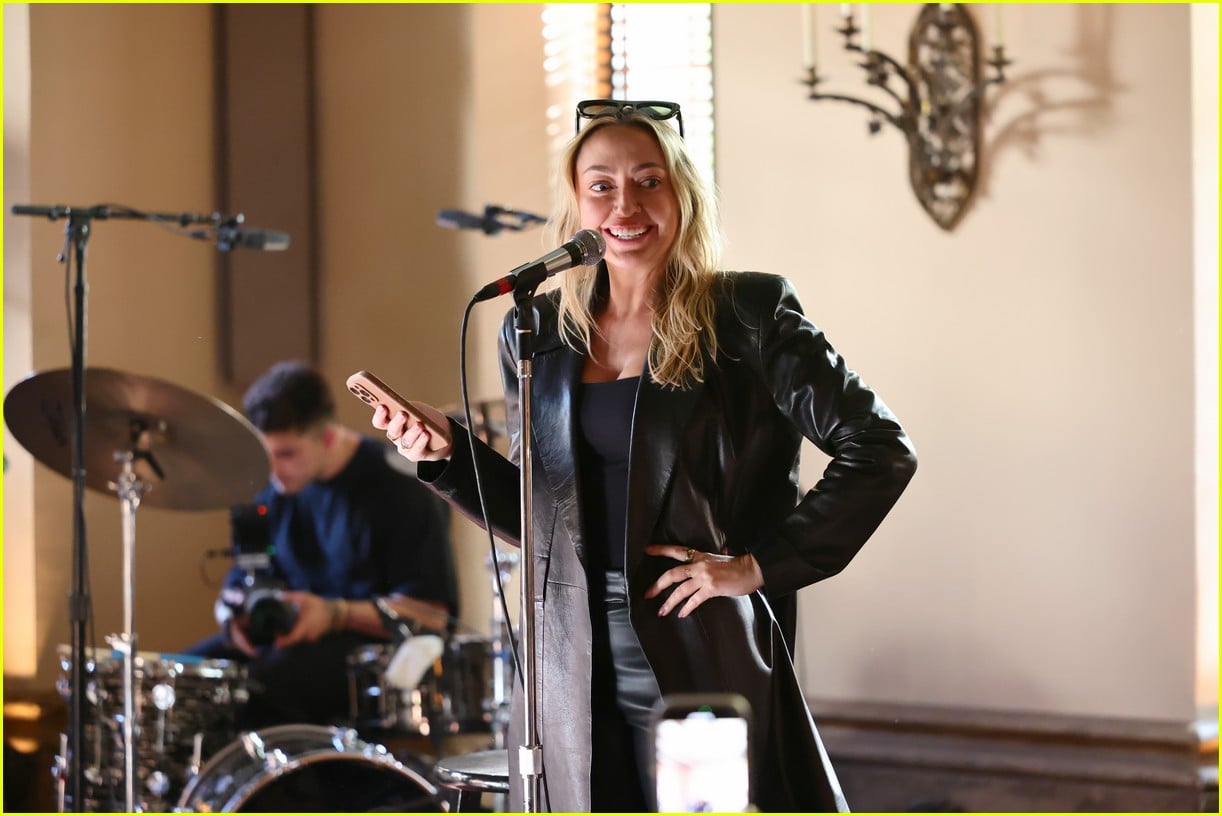 Miley Cyrus & TikTok Throw Surprise Performance for Fans at Chateau ...