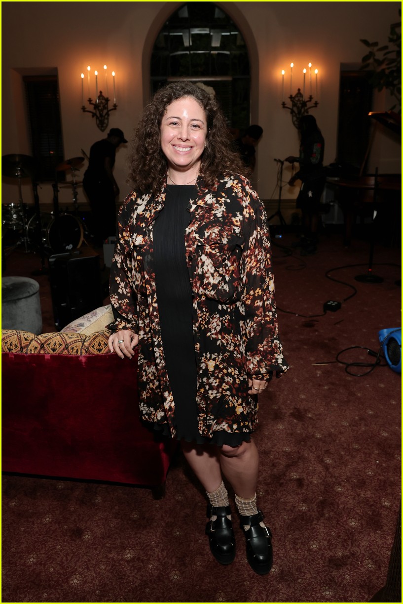 Miley Cyrus & TikTok Throw Surprise Performance for Fans at Chateau ...