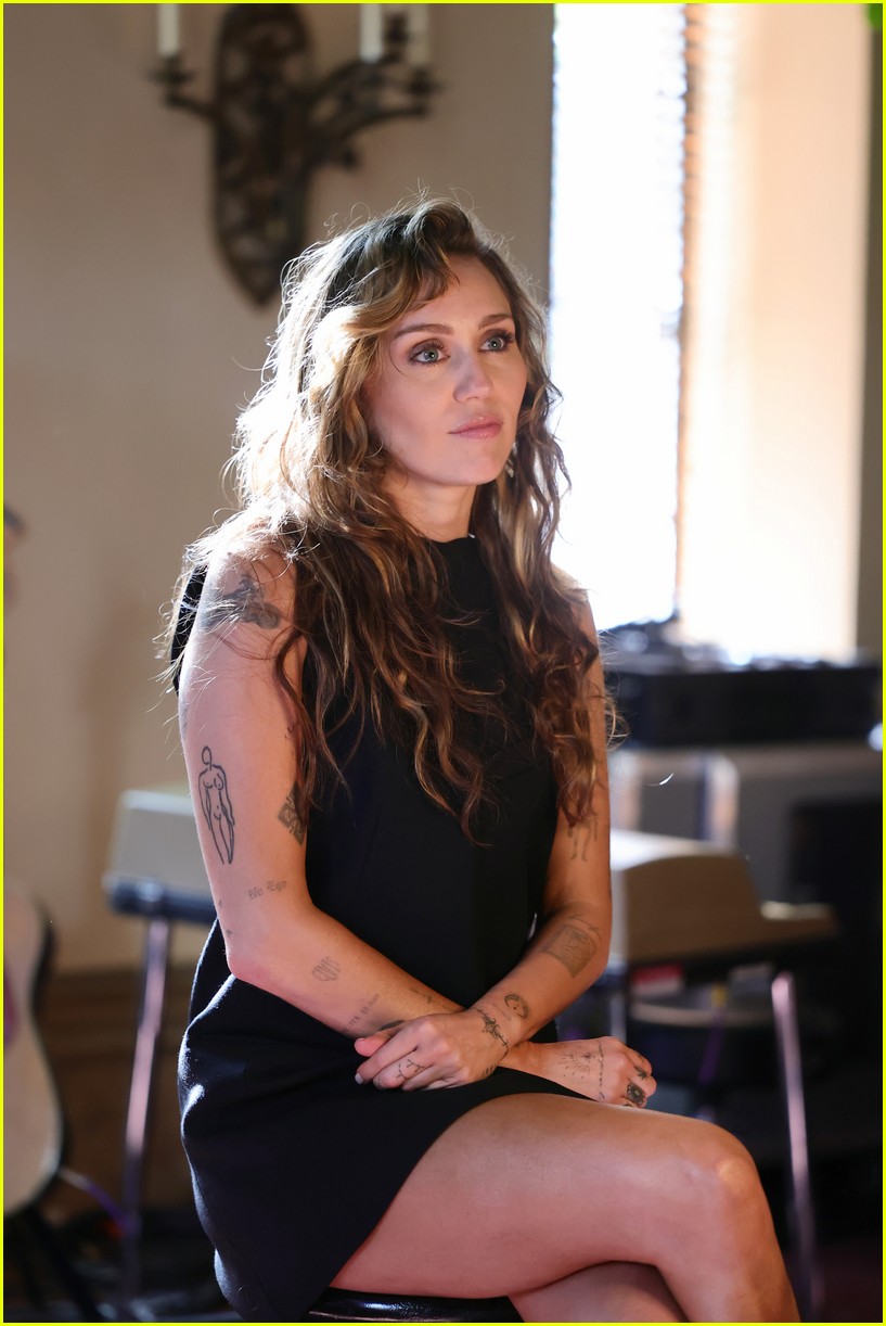 Miley Cyrus & TikTok Throw Surprise Performance for Fans at Chateau ...