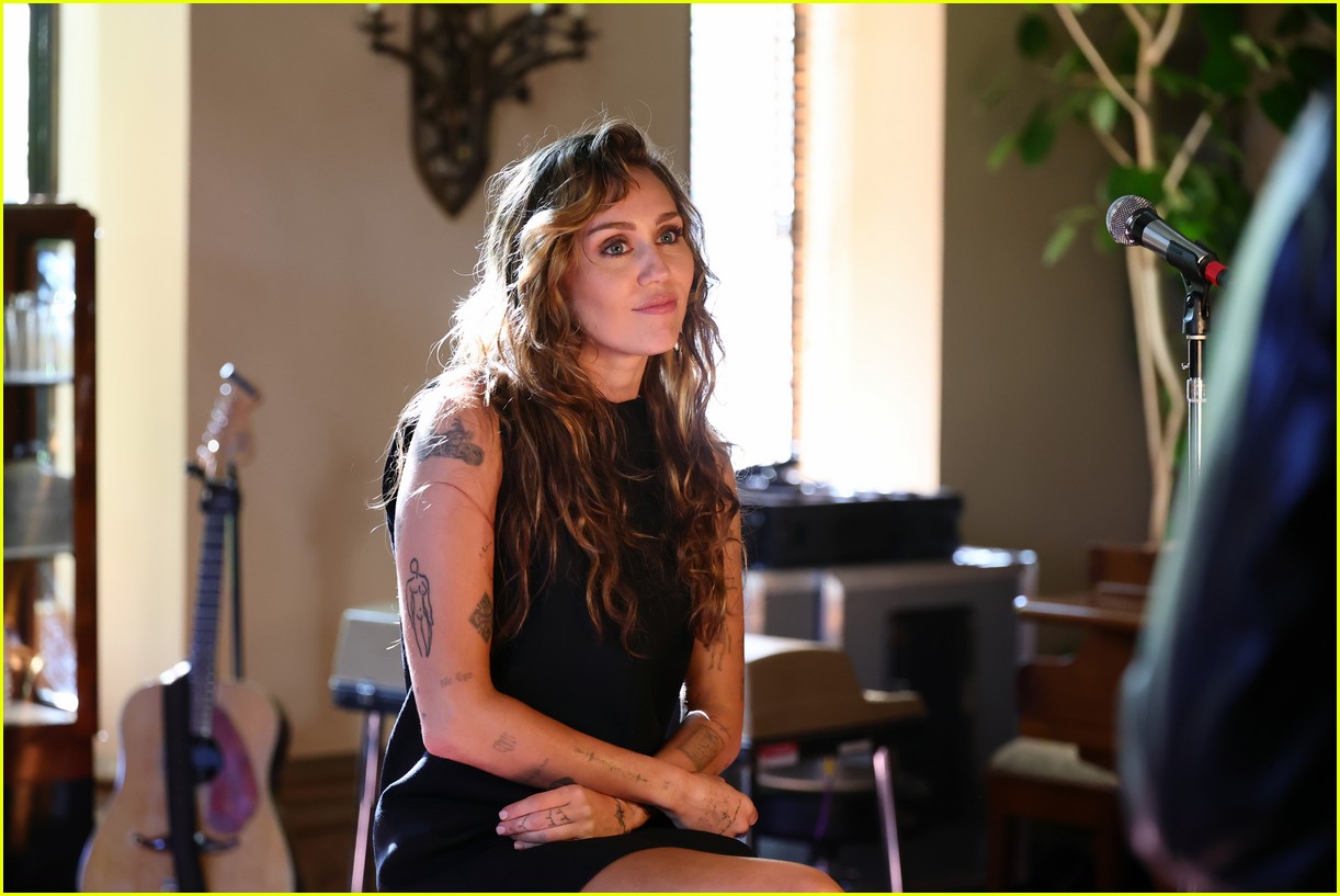 Miley Cyrus & TikTok Throw Surprise Performance for Fans at Chateau ...