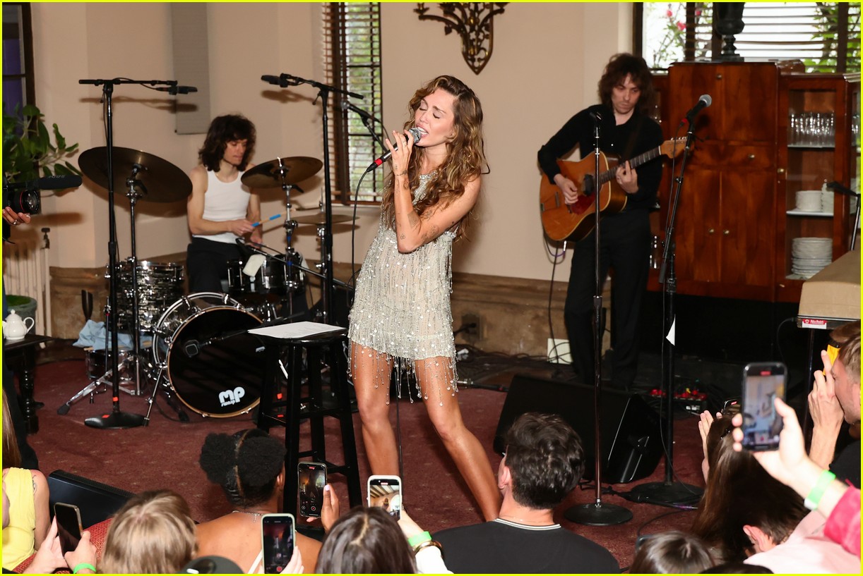 Miley Cyrus & TikTok Throw Surprise Performance for Fans at Chateau ...