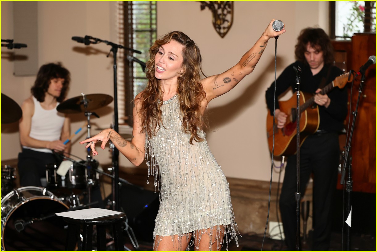 Miley Cyrus & TikTok Throw Surprise Performance for Fans at Chateau ...