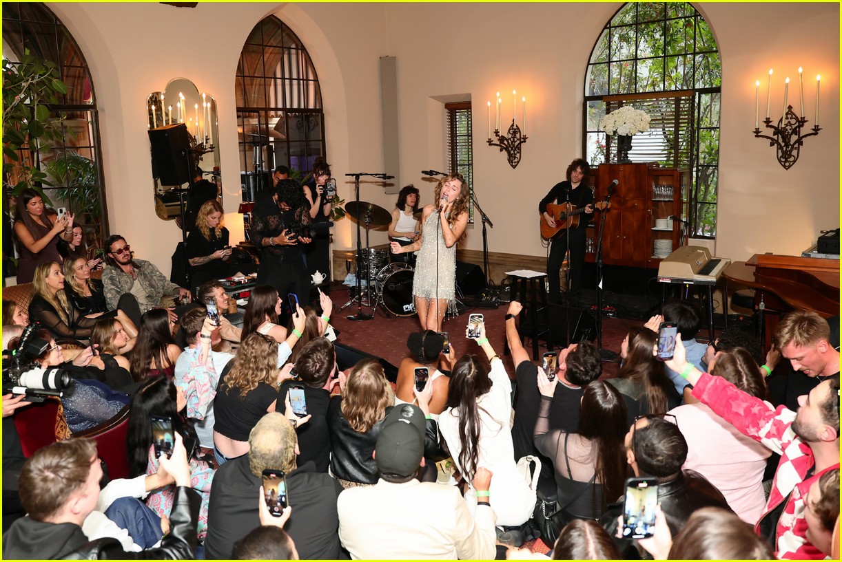 Miley Cyrus & TikTok Throw Surprise Performance for Fans at Chateau ...