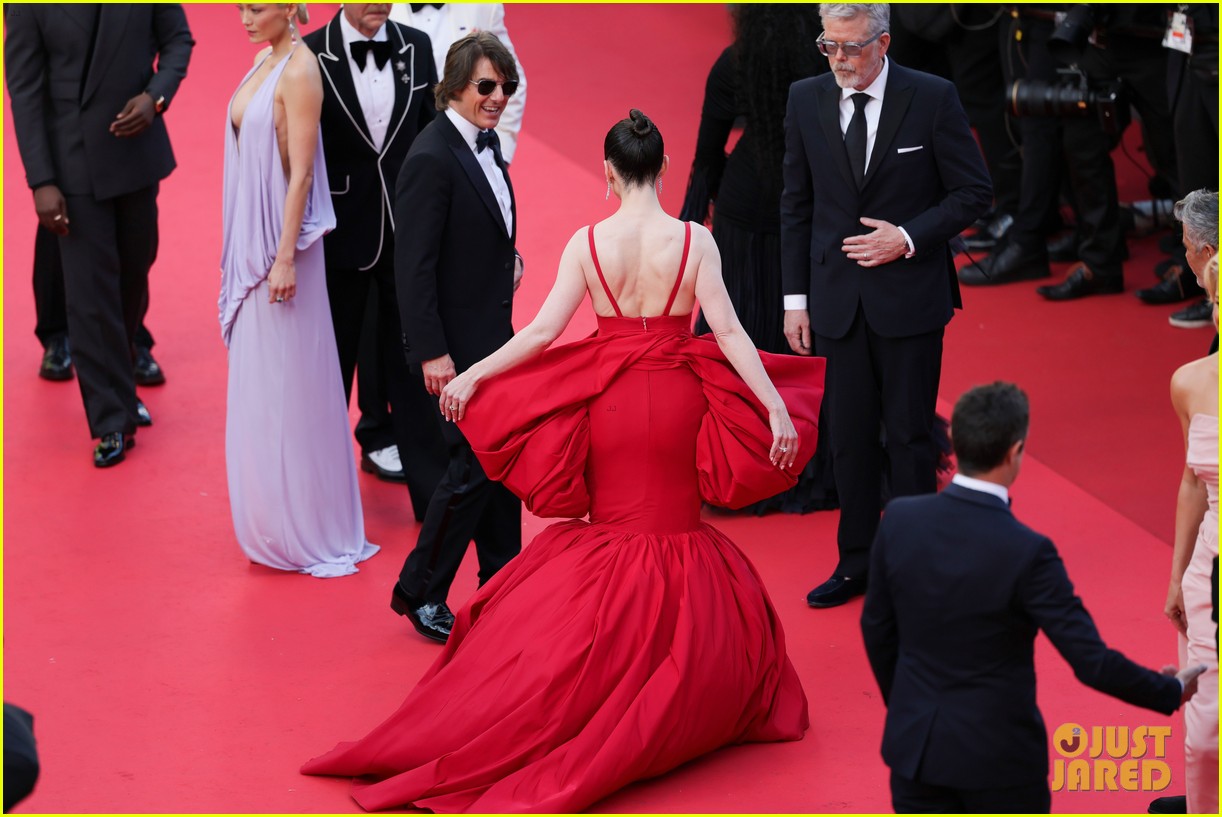 Tom Cruise & 'Mission: Impossible' Cast Have Fun on Cannes 2025 Red ...