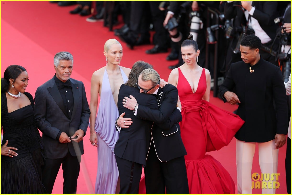 Tom Cruise & 'Mission: Impossible' Cast Have Fun on Cannes 2025 Red ...