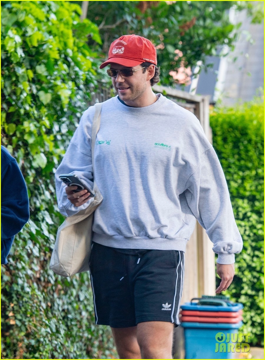 Bridgerton's Luke Newton Spotted with Girlfriend Antonia Roumelioti ...