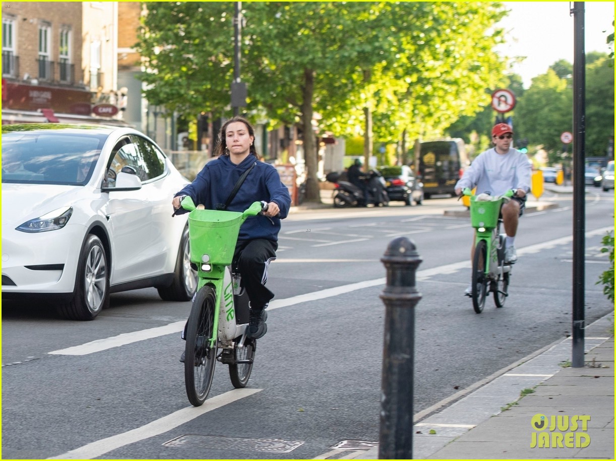 Bridgerton's Luke Newton Spotted with Girlfriend Antonia Roumelioti ...