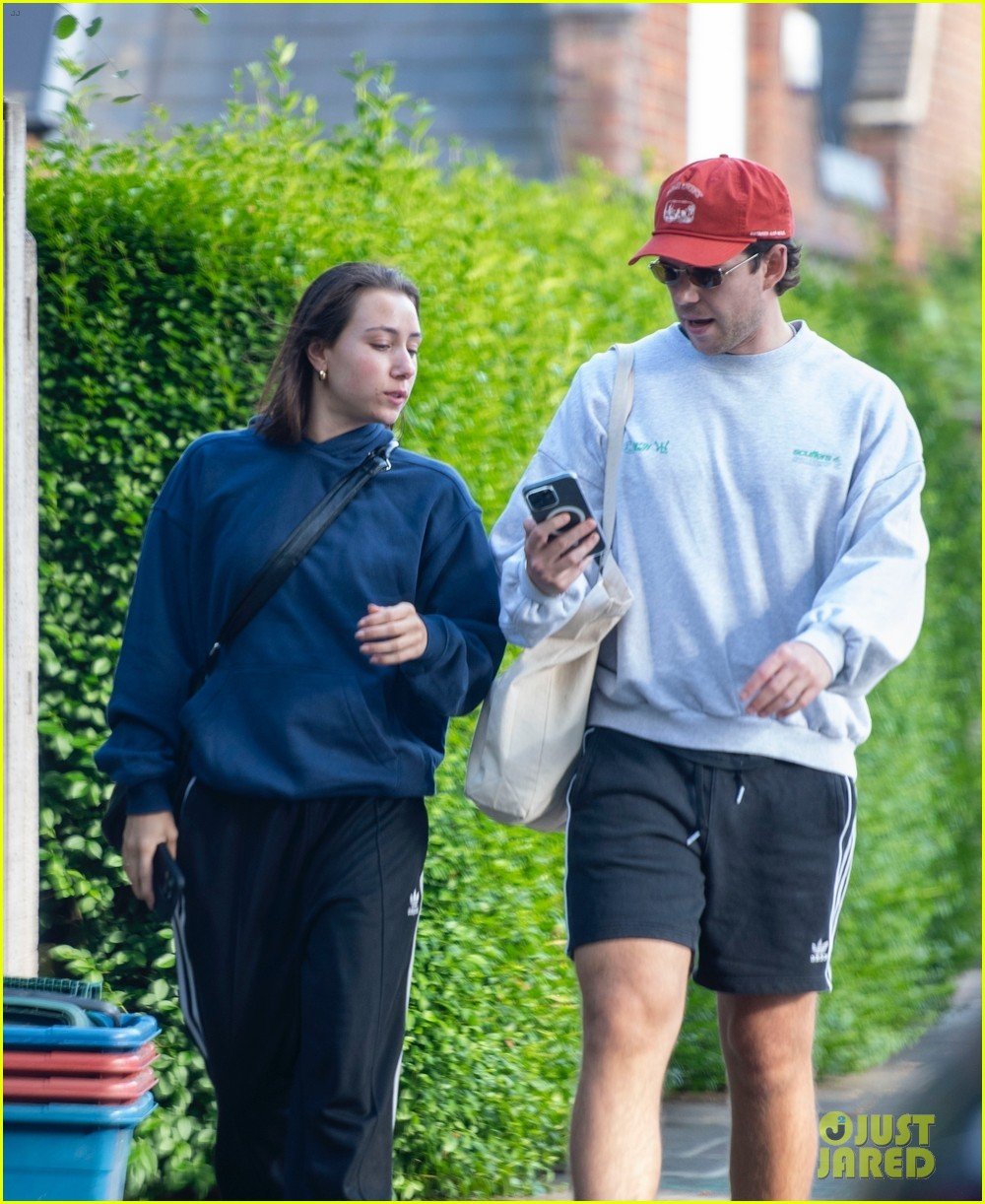 Bridgerton's Luke Newton Spotted with Girlfriend Antonia Roumelioti ...