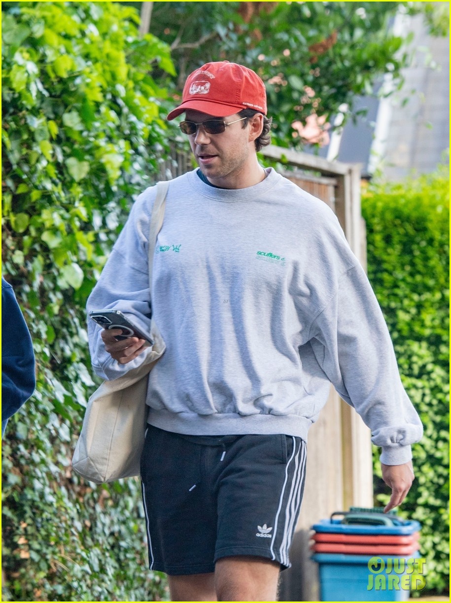 Bridgerton's Luke Newton Spotted with Girlfriend Antonia Roumelioti ...