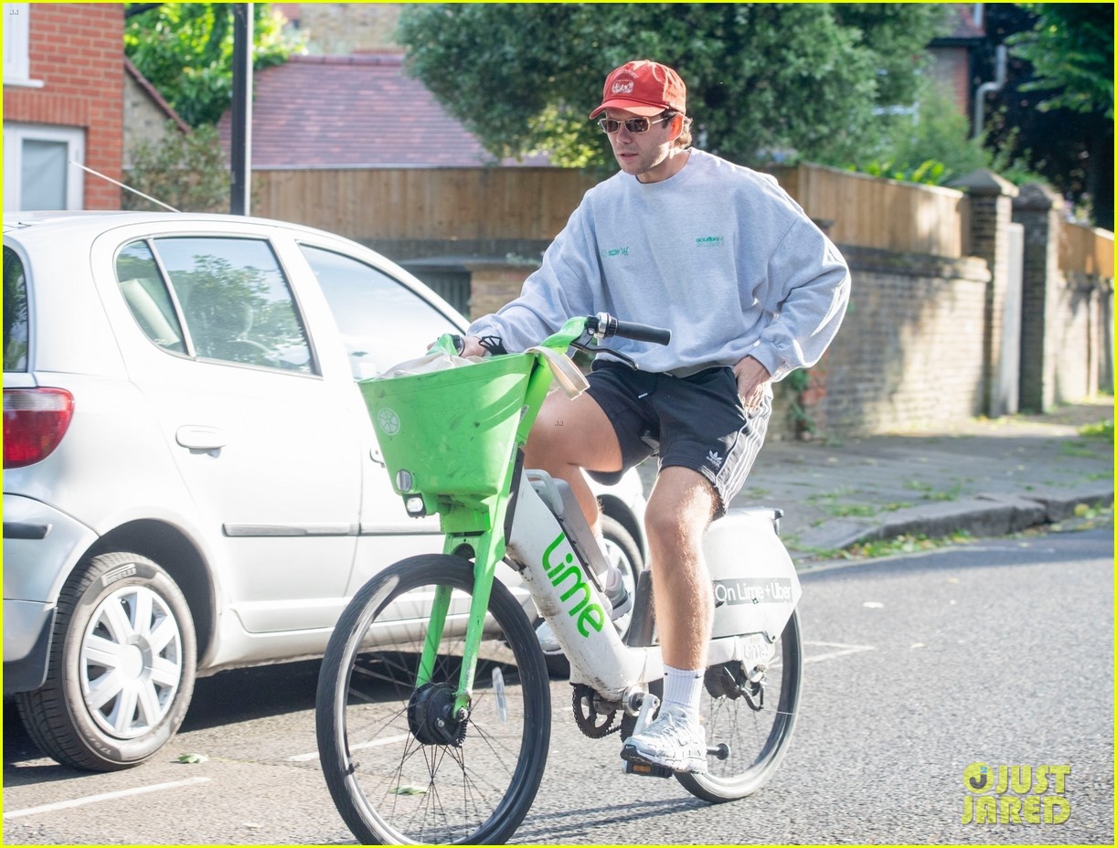 Bridgerton's Luke Newton Spotted with Girlfriend Antonia Roumelioti ...