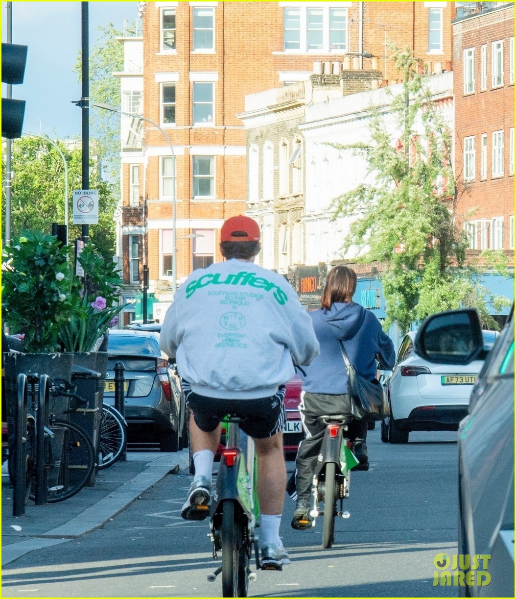 Bridgerton's Luke Newton Spotted with Girlfriend Antonia Roumelioti ...