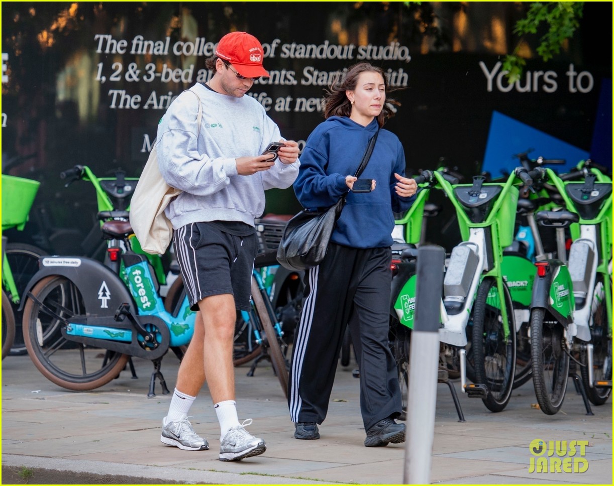 Bridgerton's Luke Newton Spotted with Girlfriend Antonia Roumelioti ...
