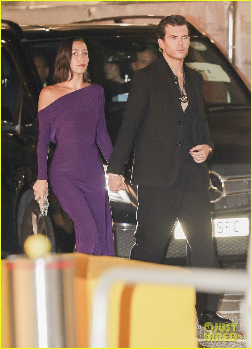 Bridgerton's Nicola Coughlan & Luke Newton (Along with Girlfriend ...