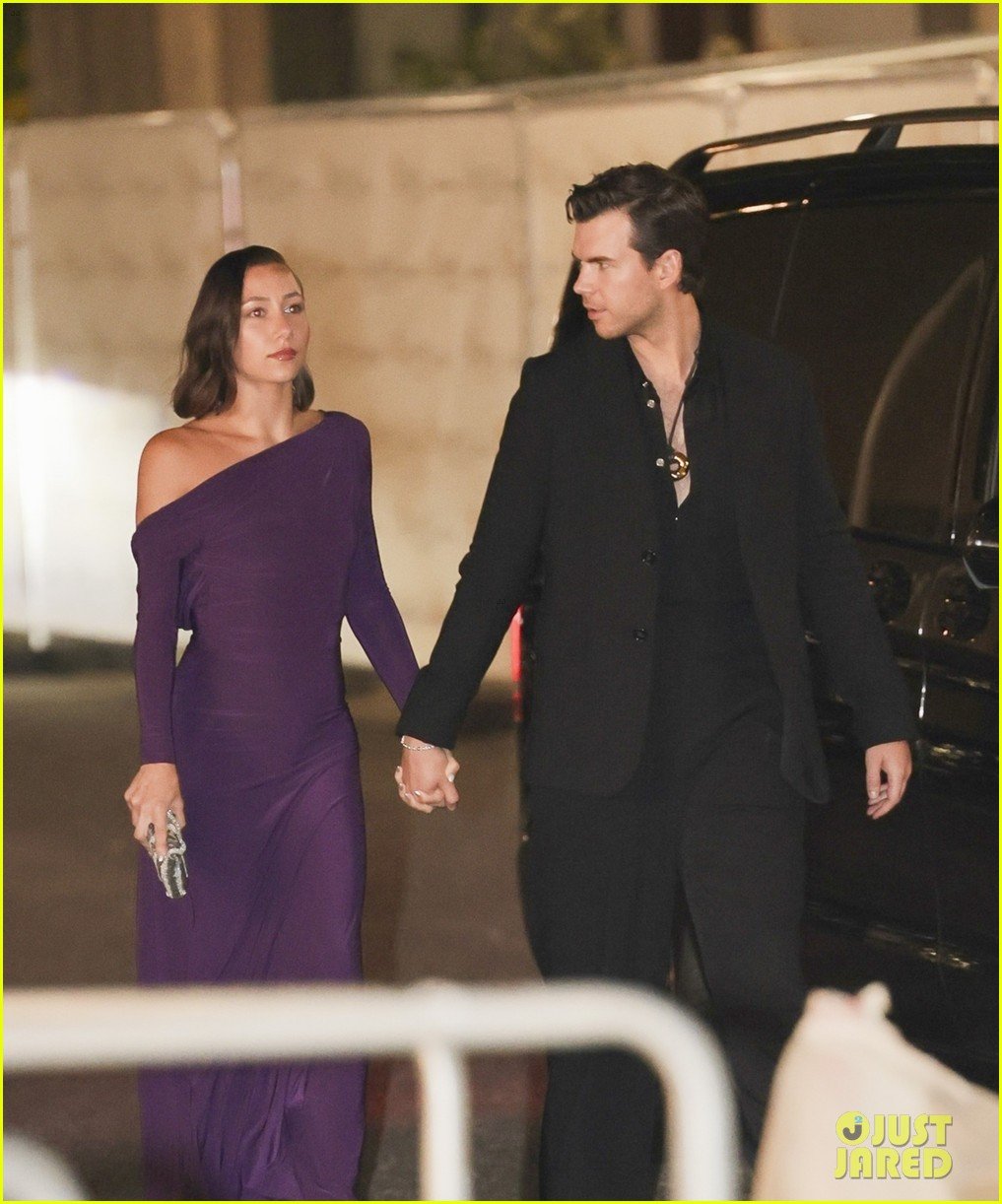 Bridgerton's Nicola Coughlan & Luke Newton (Along with Girlfriend ...