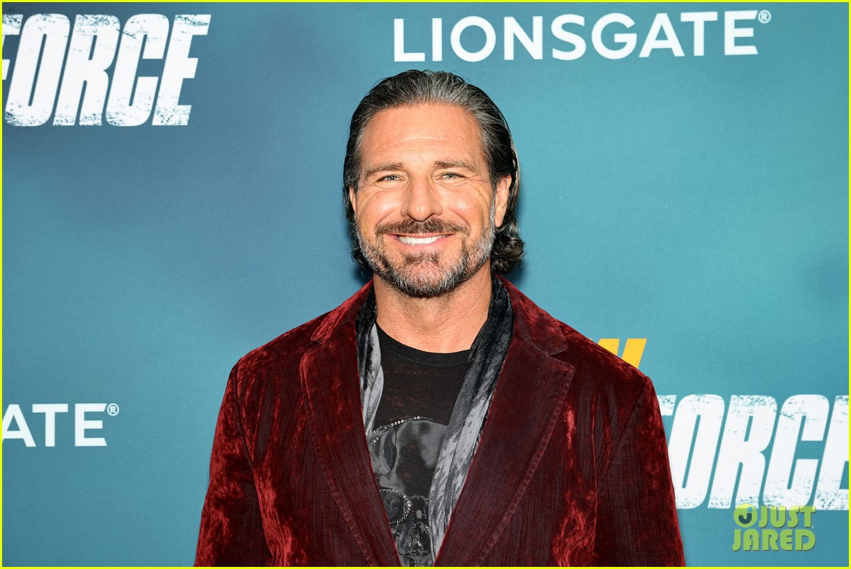 Kerry Washington Gets Surprise Visit from 'Scandal' Co-Star Scott Foley ...