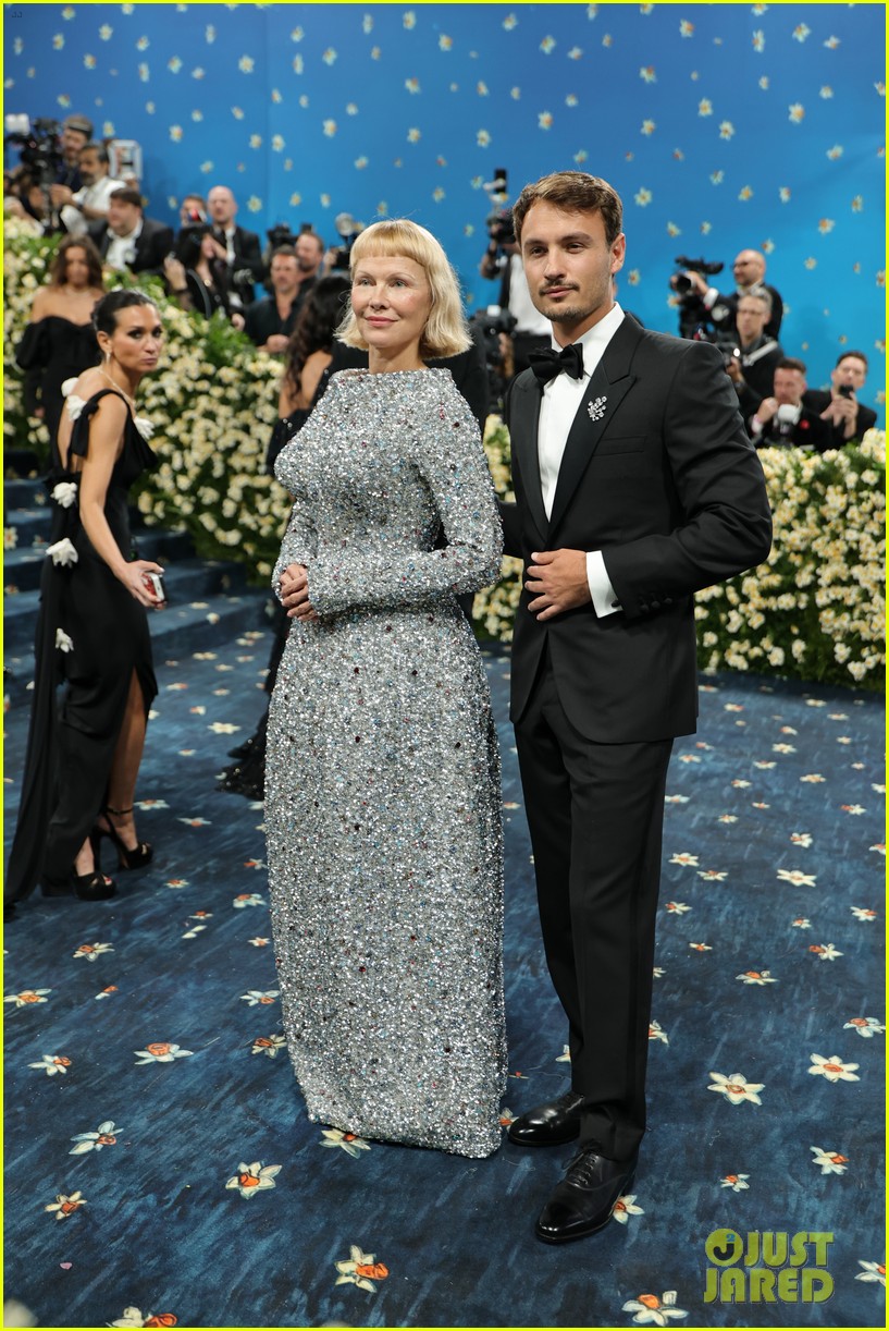 Pamela Anderson Explains New Hairstyle at Met Gala 2025: 'I Wanted ...