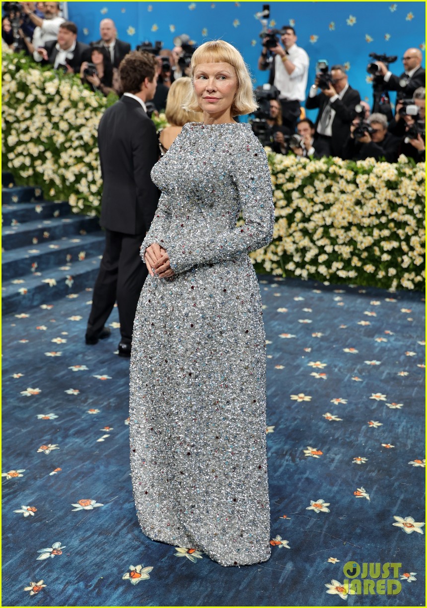 Pamela Anderson Brings Son Brandon Thomas Lee as Her Date to Met Gala ...