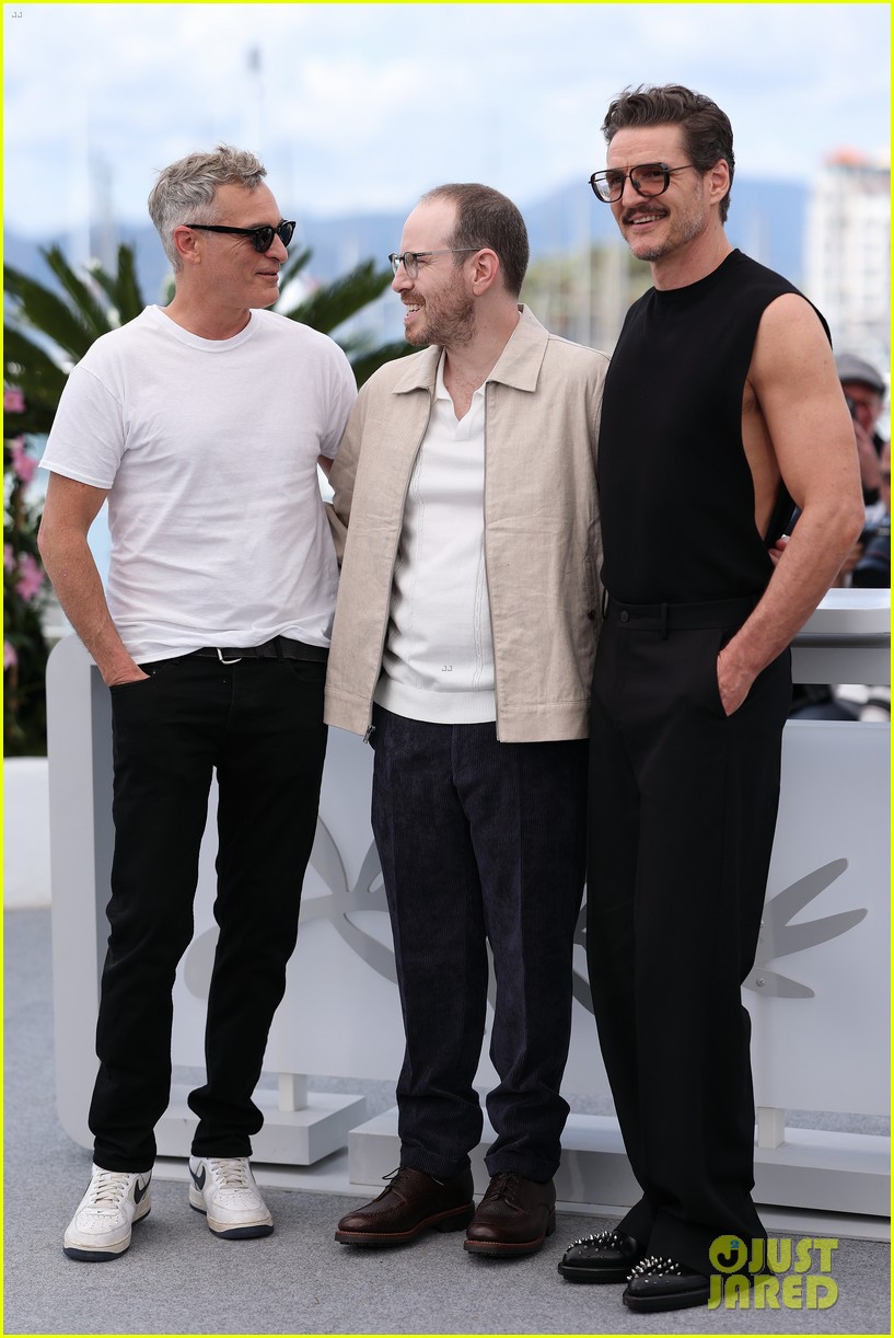Pedro Pascal Shows Off His Arms at 'Eddington' Photocall with Co-Stars Emma Stone, Joaquin ...