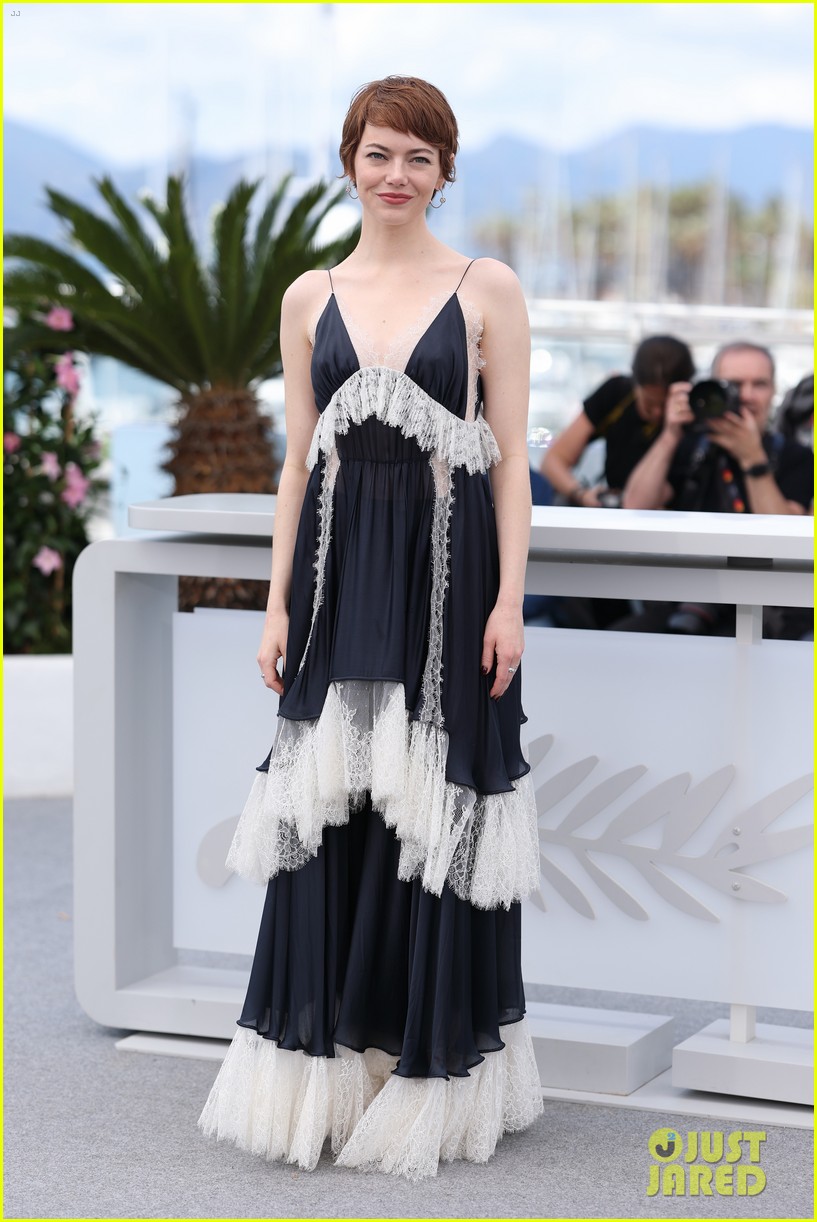 Pedro Pascal Shows Off His Arms at 'Eddington' Photocall with Co-Stars ...