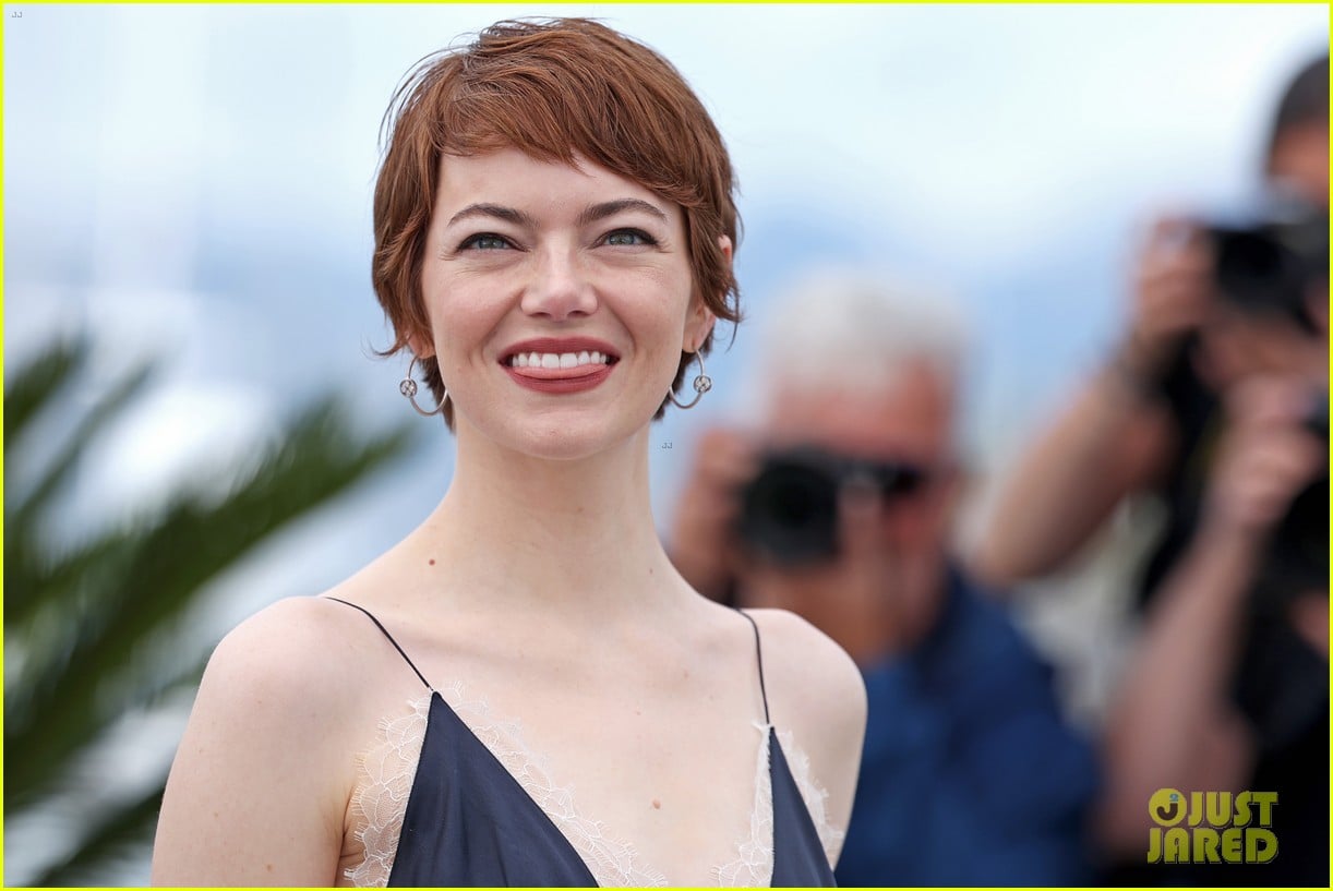 Pedro Pascal Shows Off His Arms at 'Eddington' Photocall with Co-Stars ...