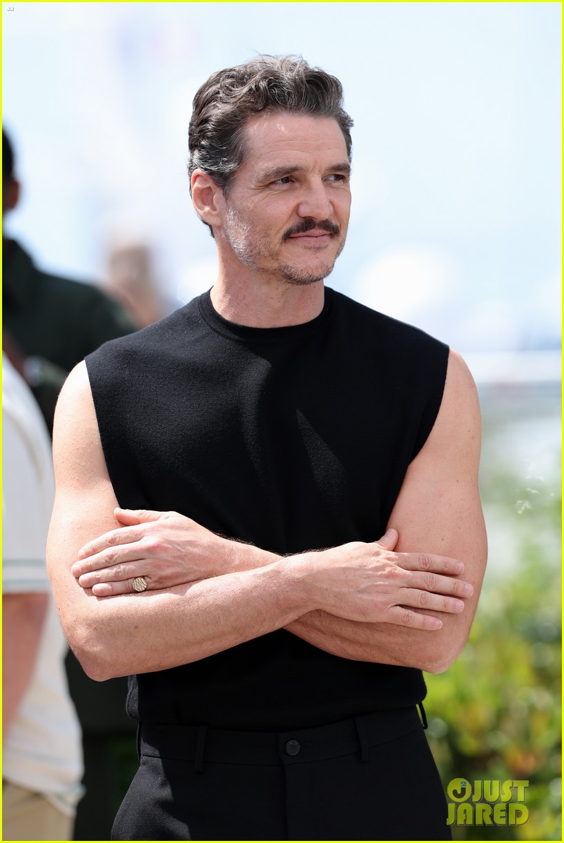 Pedro Pascal Shows Off His Arms at 'Eddington' Photocall with Co-Stars ...