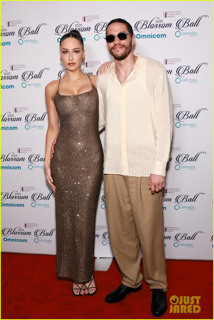 Pete Davidson & Girlfriend Elsie Hewitt Make Red Carpet Debut at ...