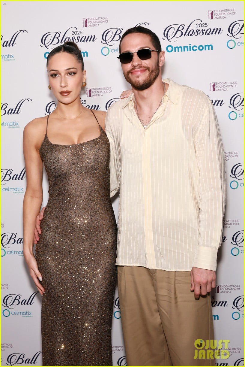 Pete Davidson & Girlfriend Elsie Hewitt Make Red Carpet Debut at ...