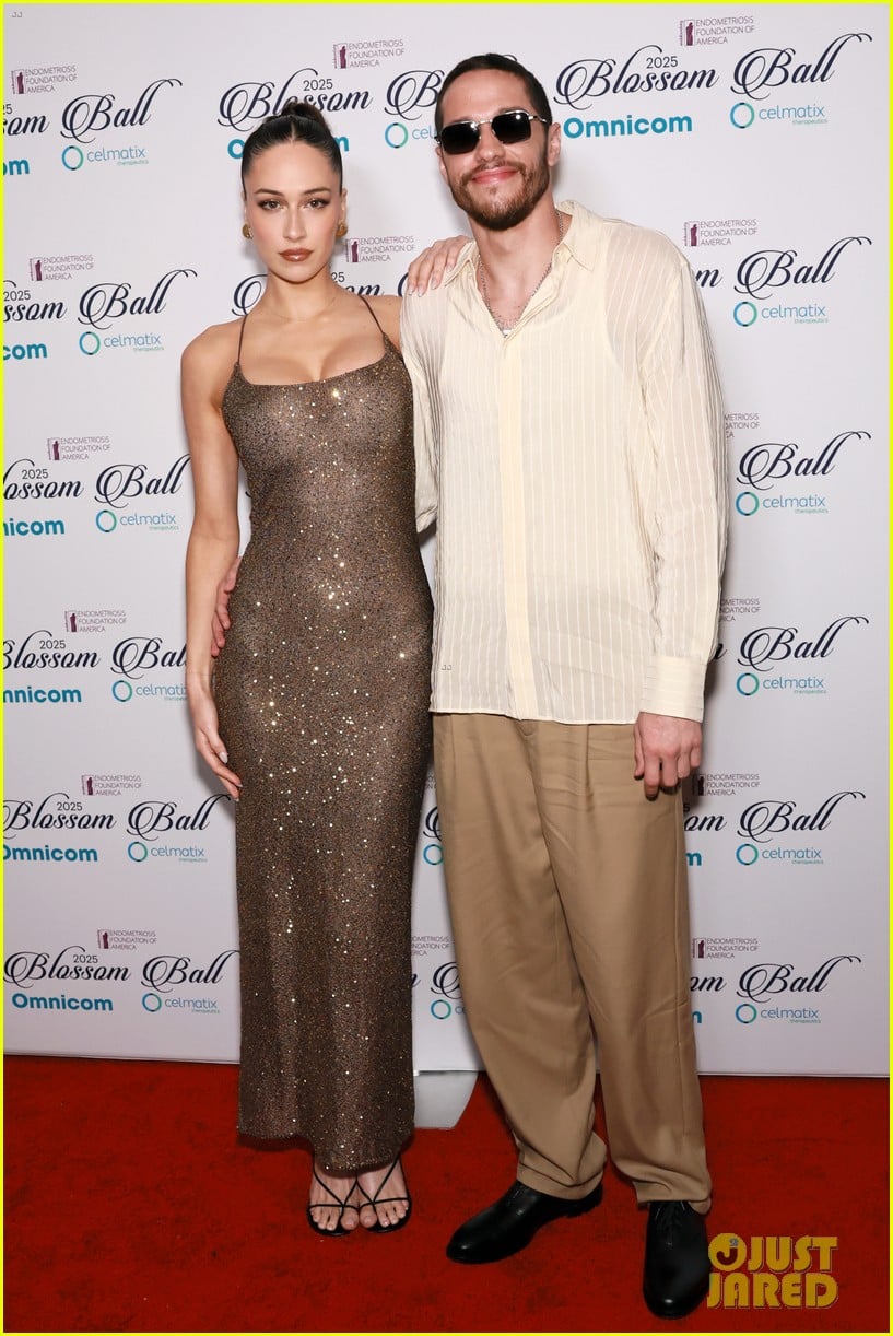 Pete Davidson & Girlfriend Elsie Hewitt Make Red Carpet Debut at ...