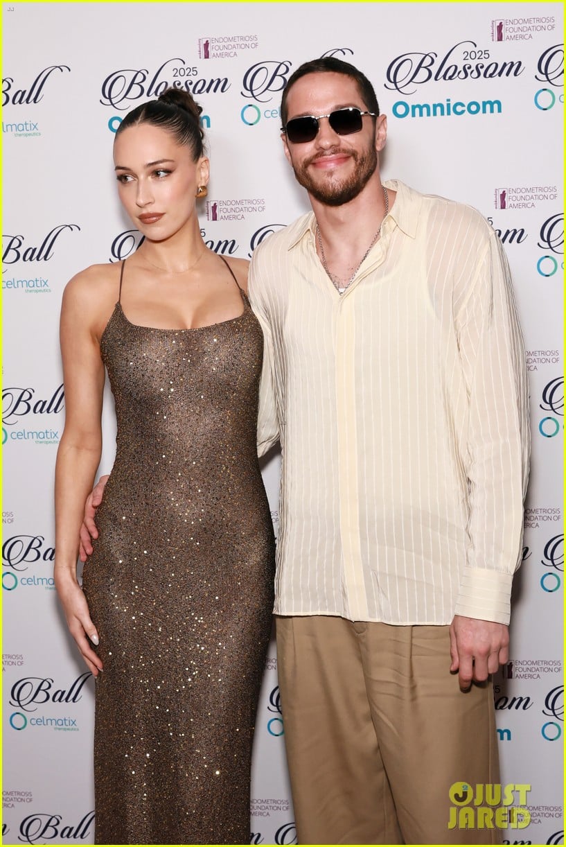 Pete Davidson & Girlfriend Elsie Hewitt Make Red Carpet Debut at ...