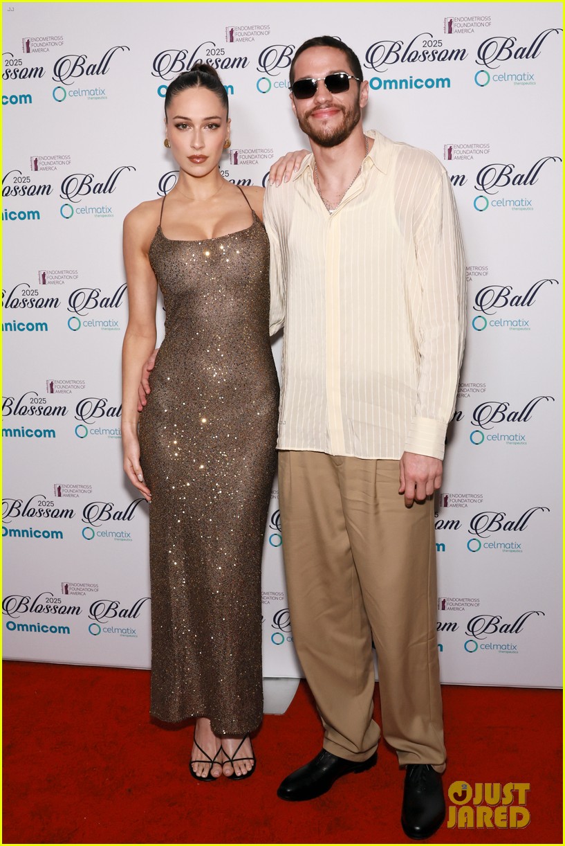 Pete Davidson & Girlfriend Elsie Hewitt Make Red Carpet Debut at ...