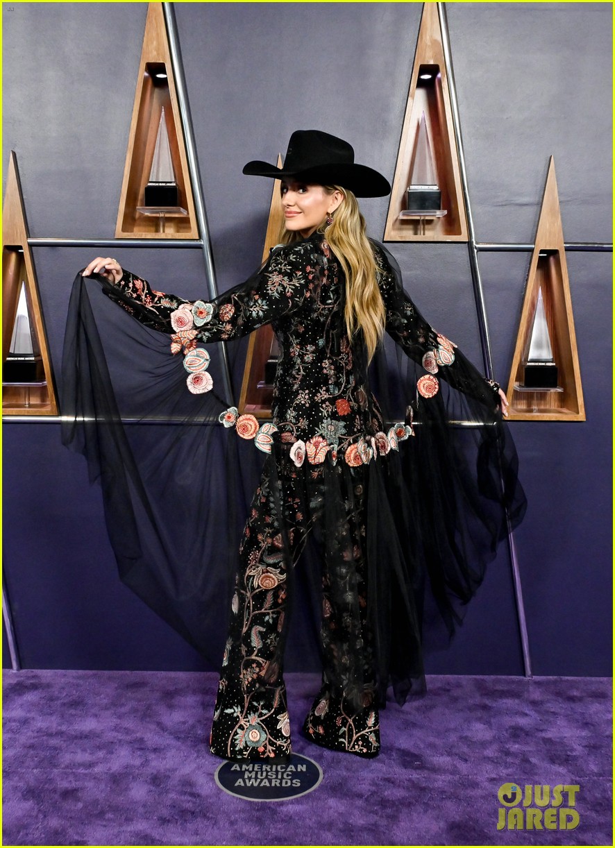 Renee Rapp, Becky G, & Lainey Wilson Walk the AMAs 2025 Carpet Ahead of ...