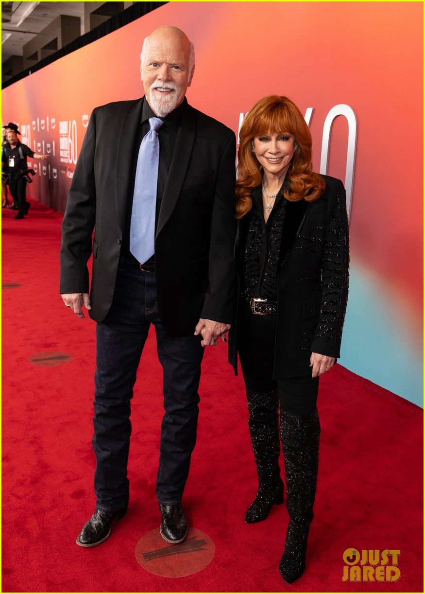 Reba McEntire Poses with Boyfriend Rex Linn at ACM Awards 2025 Amid New Comments About Their ...