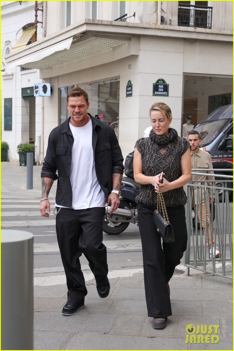 Alan Ritchson & Wife Catherine Hold Hands While Enjoying Romantic ...