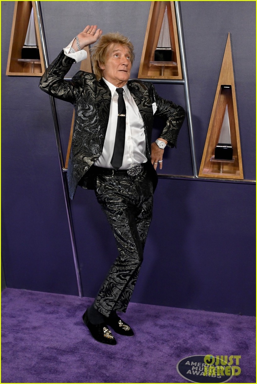 Rod Stewart Attends AMAs 2025 Sans Wife Penny Lancaster to Accept Lifetime Achievement Award ...
