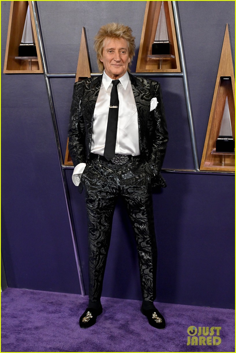 Rod Stewart Attends AMAs 2025 Sans Wife Penny Lancaster to Accept Lifetime Achievement Award ...
