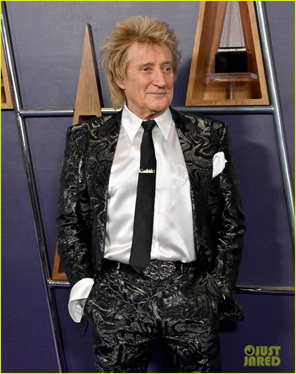 Rod Stewart Attends AMAs 2025 Sans Wife Penny Lancaster to Accept Lifetime Achievement Award ...