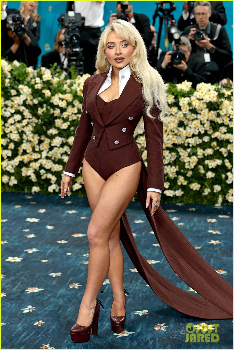 Sabrina Carpenter Shows Off Her Legs In Pantsless Bodysuit at Met Gala 2025: Photo 5153335 ...