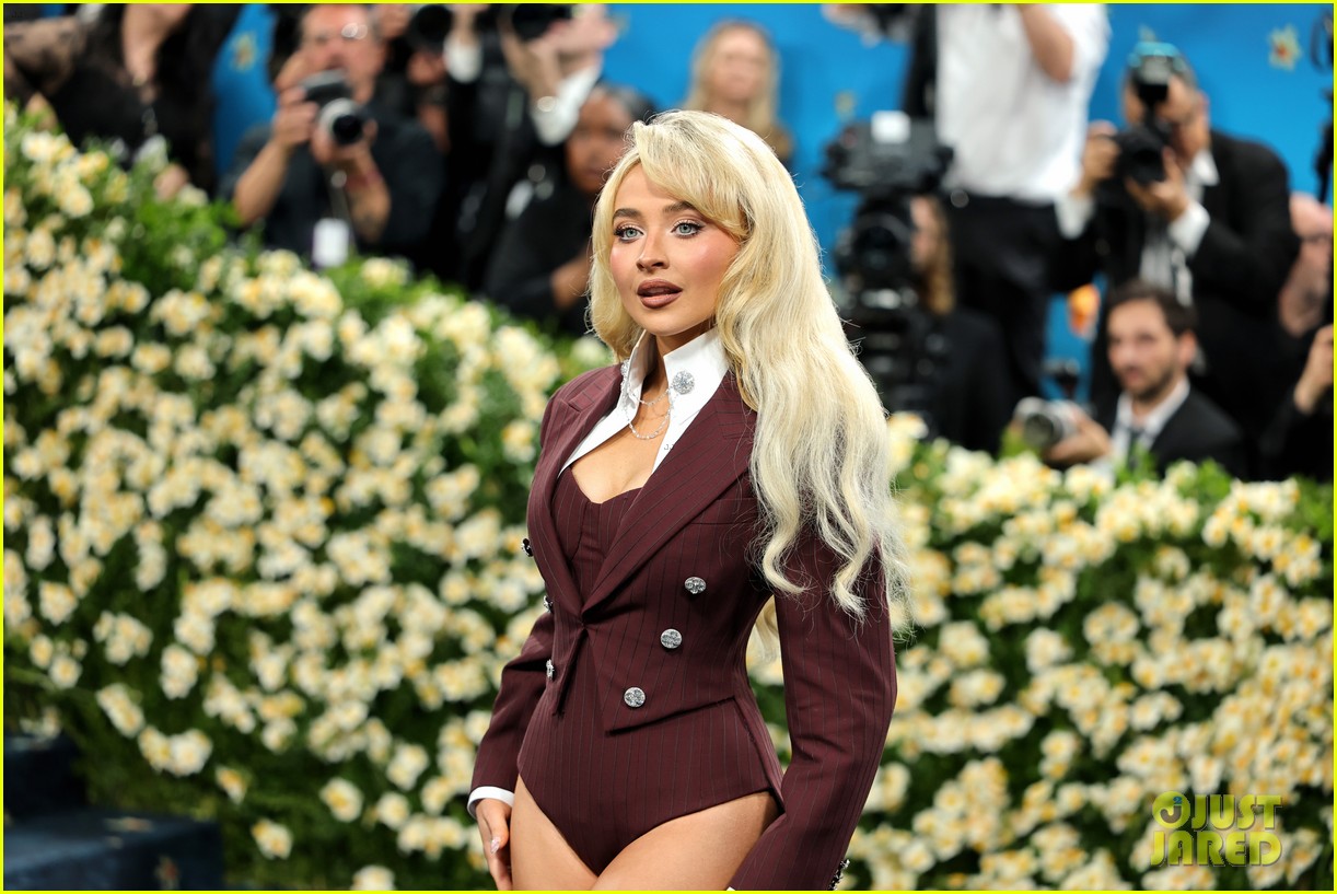 Sabrina Carpenter Shows Off Her Legs In Pantsless Bodysuit at Met Gala 2025: Photo 5153342 ...