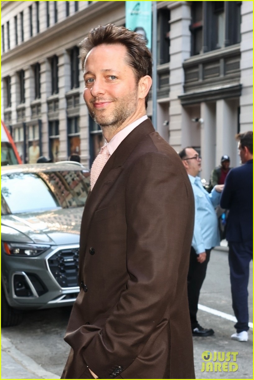 Sabrina Carpenter, Anne Hathaway, Laura Harrier & More Attend Moda ...