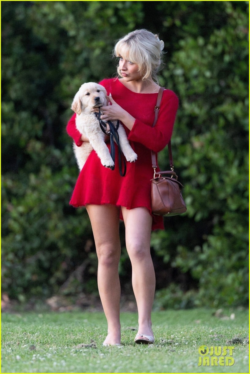 Sabrina Carpenter Spotted With Adorable New Puppy During Park Day in L ...