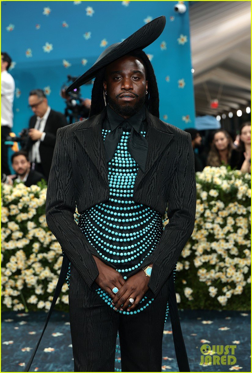 Shaboozey Matches His Grillz to His Outfit at Met Gala Debut: Photo ...