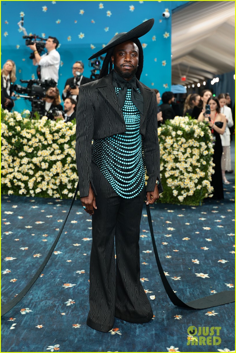 Shaboozey Matches His Grillz to His Outfit at Met Gala Debut: Photo ...